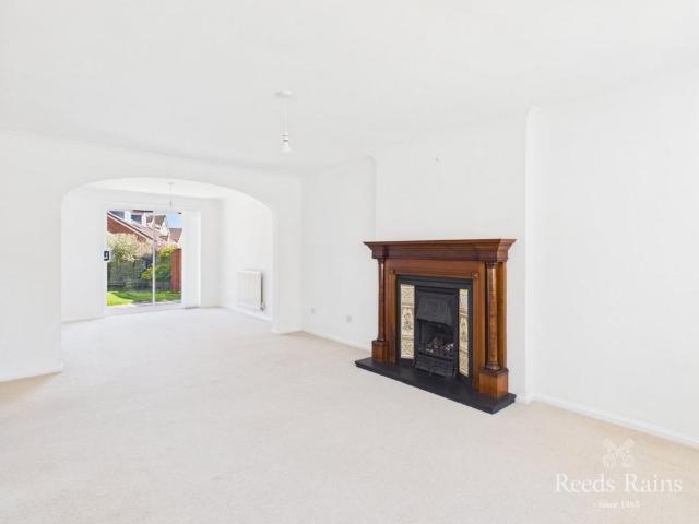 4 bedroom semi detached house to rent
