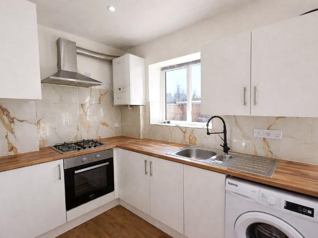 4 bedroom semi detached house to rent