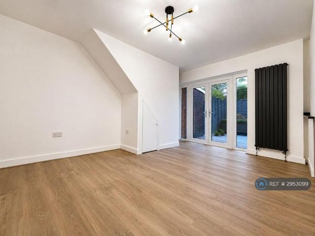 4 bedroom semi detached house to rent