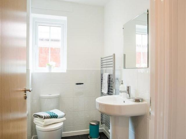 4 bedroom semi detached house to rent