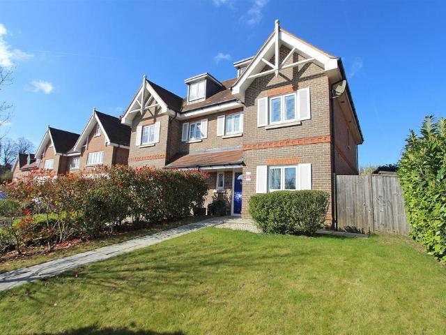 4 bedroom semi detached house to rent
