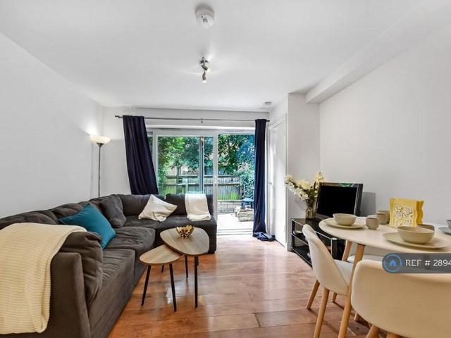 4 bedroom semi detached house to rent