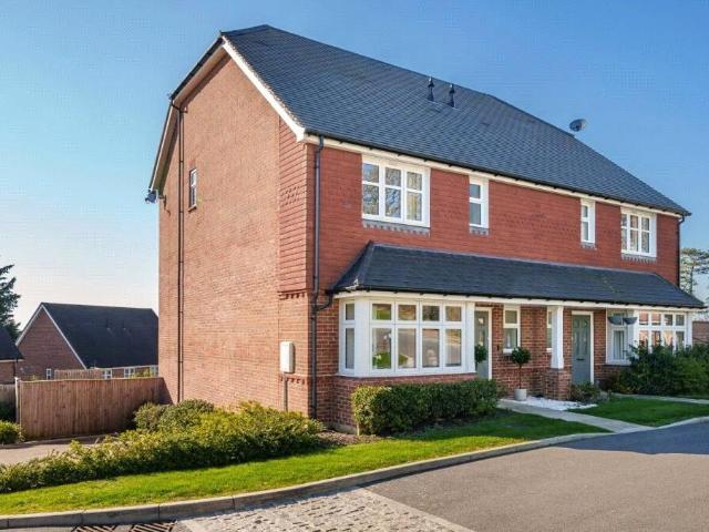 4 bedroom semi detached house to rent