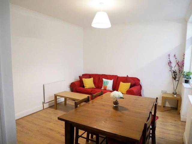 4 bedroom semi detached house to rent