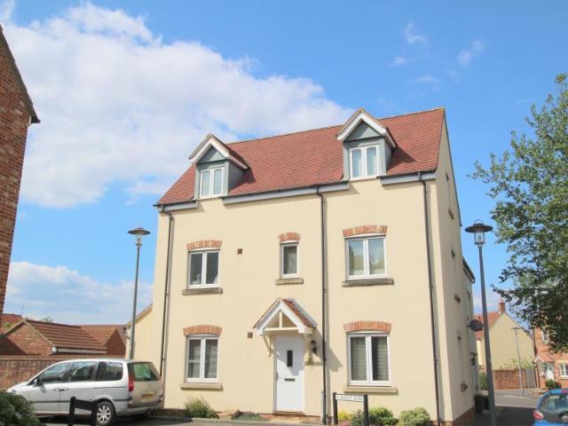 4 bedroom semi detached house to rent