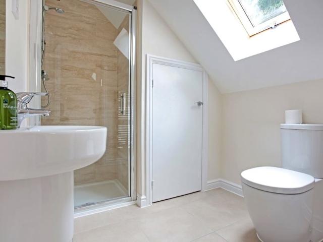 4 bedroom semi detached house to rent