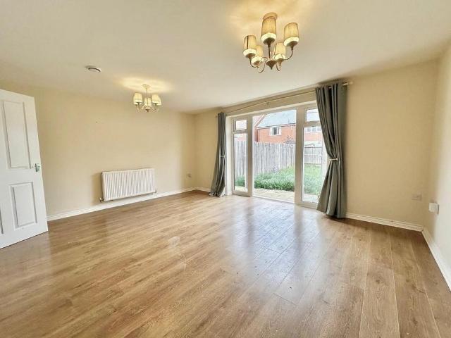 4 bedroom semi detached house to rent