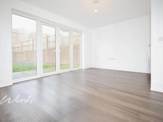 4 bedroom semi detached house to rent