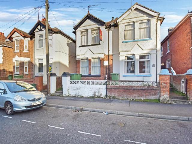 4 bedroom semi detached house to rent