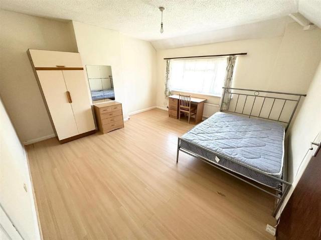 4 bedroom semi detached house to rent