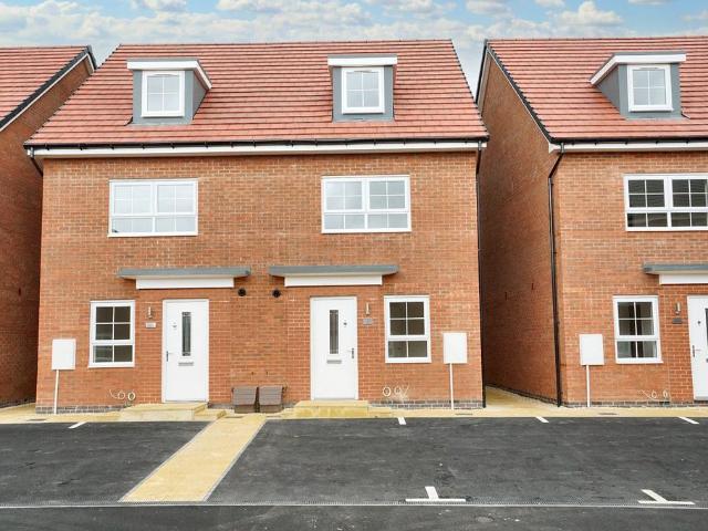 4 bedroom semi detached house to rent