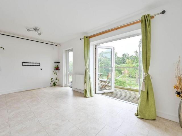 4 bedroom semi detached house to rent