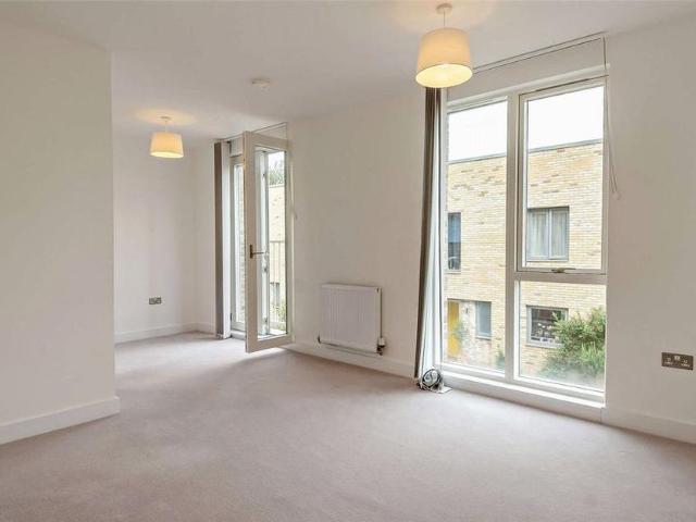 4 bedroom semi detached house to rent