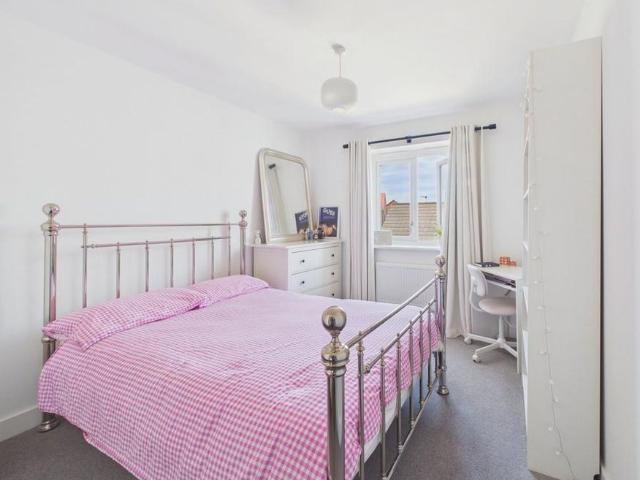 4 bedroom semi detached house to rent