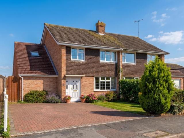 4 bedroom semi detached house to rent