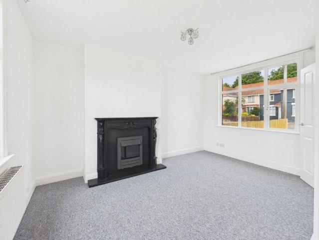 4 bedroom semi detached house to rent