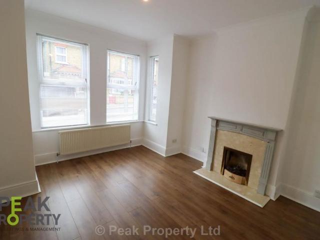 4 bedroom semi detached house to rent