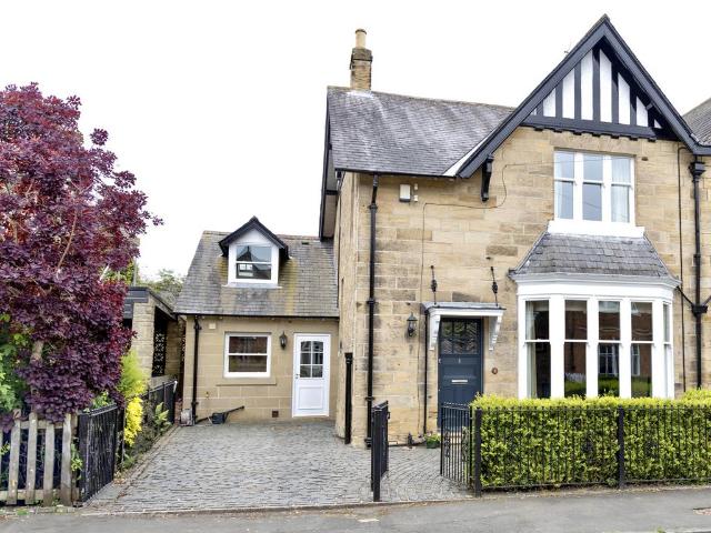 4 bedroom semi detached house to rent