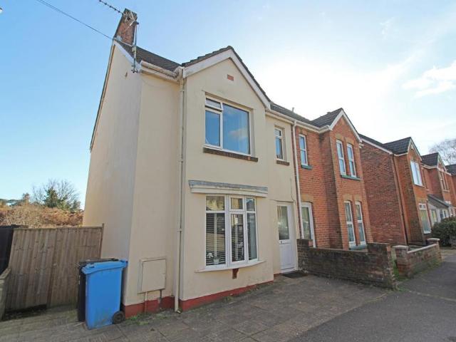 4 bedroom semi detached house to rent