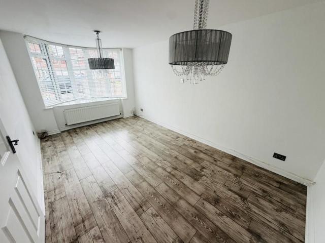 4 bedroom semi detached house to rent