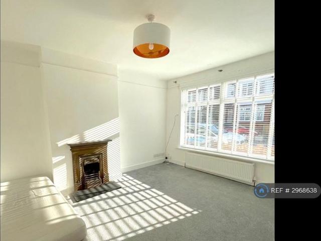 4 bedroom semi detached house to rent