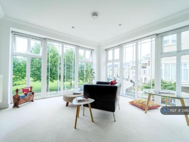 4 bedroom semi detached house to rent