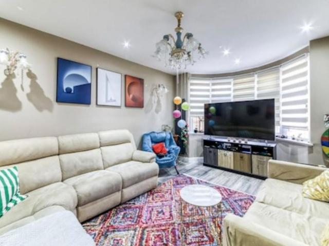 4 bedroom semi detached house to rent