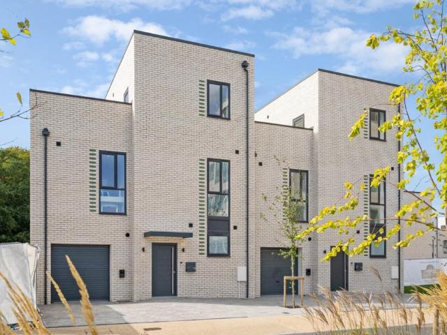 4 bedroom semi detached house to rent