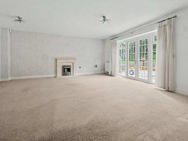 4 bedroom semi detached house to rent