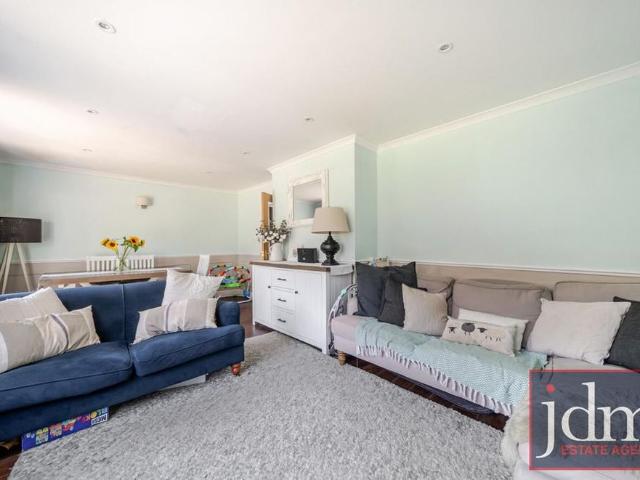 4 bedroom semi detached house to rent