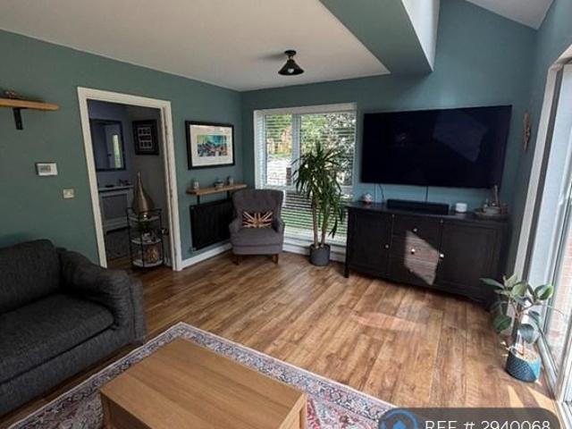 4 bedroom semi detached house to rent