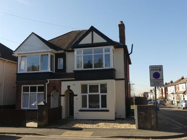 4 bedroom semi detached house to rent