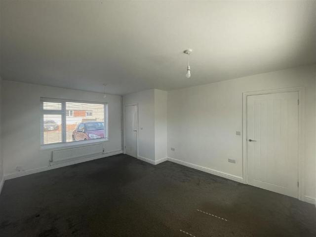 4 bedroom semi detached house to rent