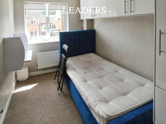 4 bedroom semi detached house to rent