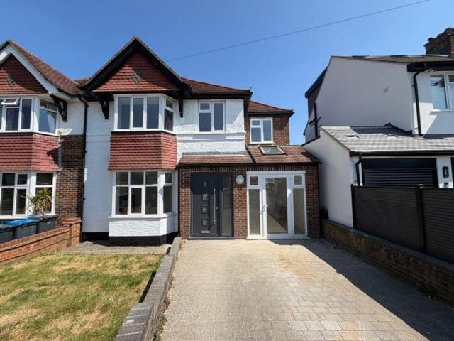 5 bedroom semi detached house to rent