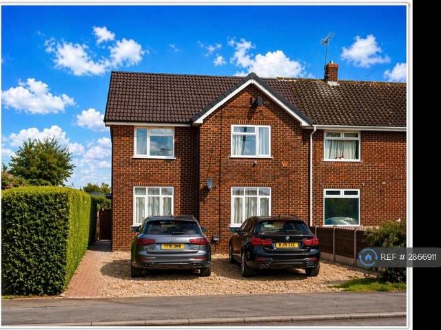 4 bedroom semi detached house to rent