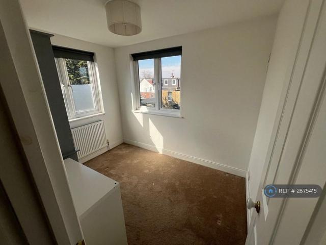 4 bedroom semi detached house to rent