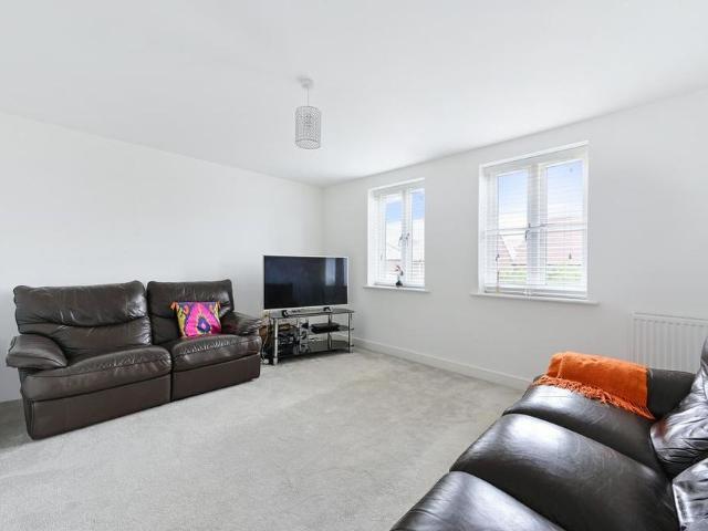 4 bedroom semi detached house to rent