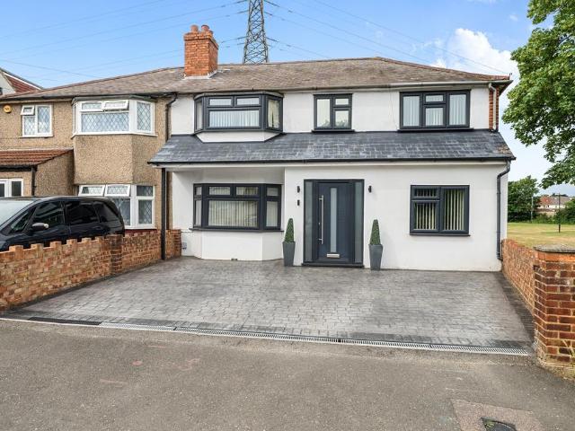 4 bedroom semi detached house to rent