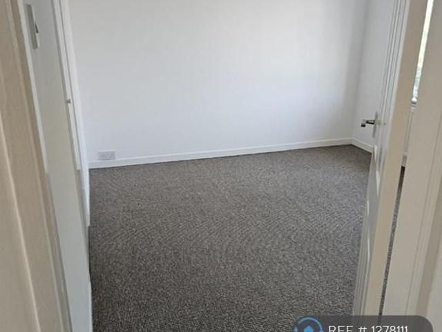 4 bedroom semi detached house to rent