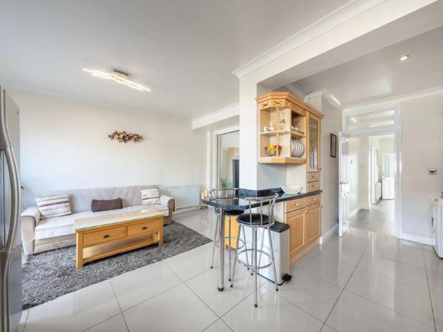 4 bedroom semi detached house to rent