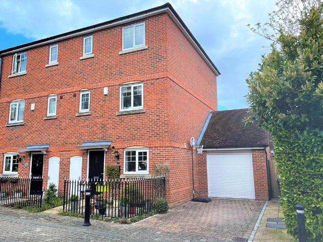 4 bedroom semi detached house to rent