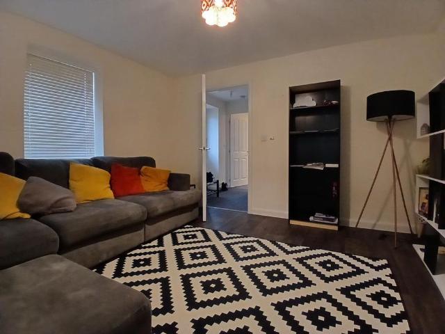 4 bedroom semi detached house to rent