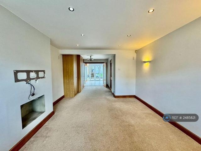 4 bedroom semi detached house to rent