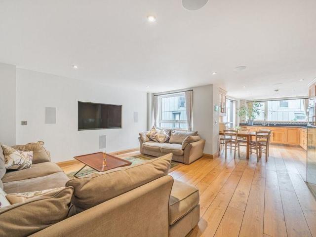 4 bedroom semi detached house to rent