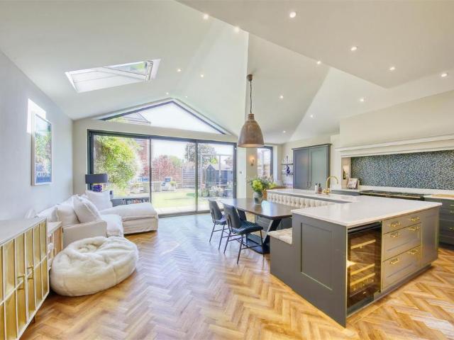 4 bedroom semi detached house to rent
