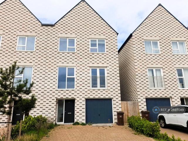 4 bedroom semi detached house to rent