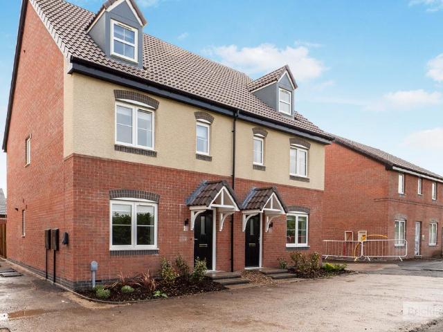 4 bedroom semi detached house to rent