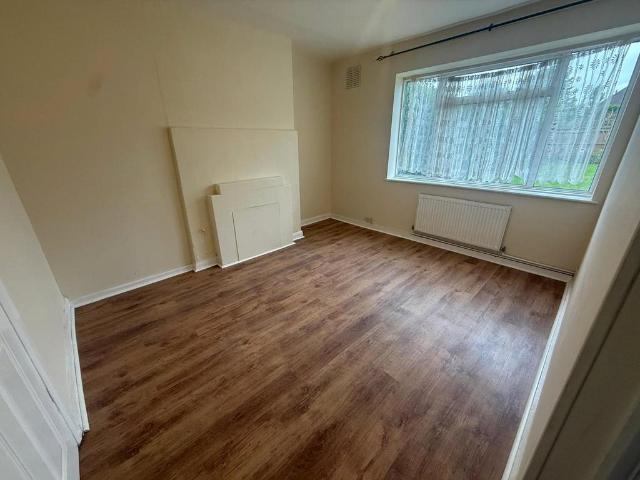 4 bedroom semi detached house to rent