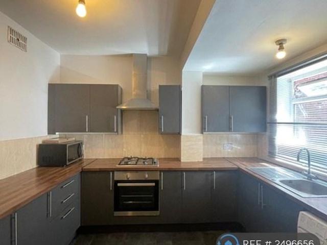 4 bedroom semi detached house to rent